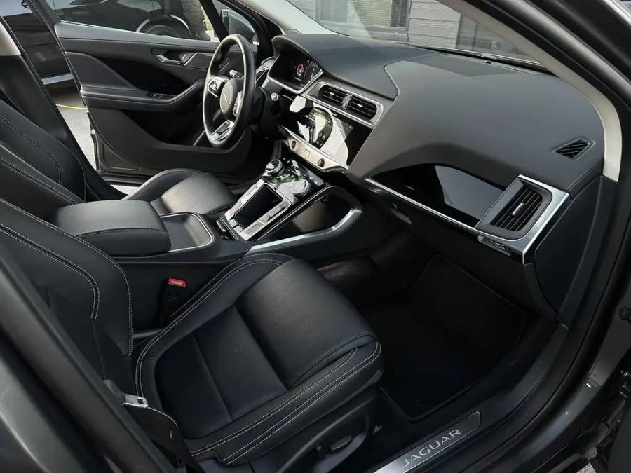 Pelēks Jaguar F-Pace 2020 Jelgava, ar dzinēja tilpumu 0.10 L un nobraukumu 129 tūkst. km par 25450 €, foto 7 vietnē AUTOMOTO.COM.LV