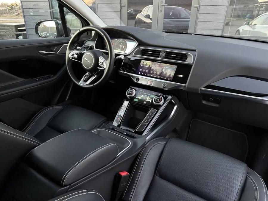 Pelēks Jaguar F-Pace 2020 Jelgava, ar dzinēja tilpumu 0.10 L un nobraukumu 129 tūkst. km par 25450 €, foto 10 vietnē AUTOMOTO.COM.LV