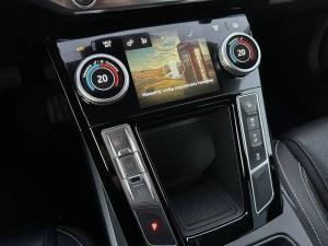 Pelēks Jaguar F-Pace 2020 Jelgava, ar dzinēja tilpumu 0.10 L un nobraukumu 129 tūkst. km par 25450 €, foto 11 vietnē AUTOMOTO.COM.LV