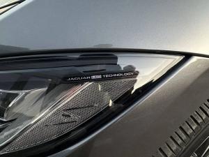Pelēks Jaguar F-Pace 2020 Jelgava, ar dzinēja tilpumu 0.10 L un nobraukumu 129 tūkst. km par 25450 €, foto 18 vietnē AUTOMOTO.COM.LV