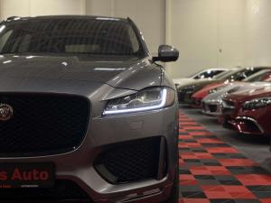 Grey Jaguar F-Pace 2020 in Vilnius, with an engine capacity of 2.00 L and mileage of 30 thousand km for 24990 €, photo 8 on AUTOMOTO.COM.LV