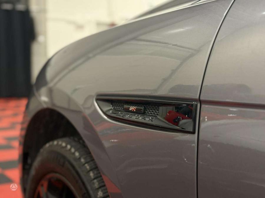 Grey Jaguar F-Pace 2020 in Vilnius, with an engine capacity of 2.00 L and mileage of 30 thousand km for 24990 €, photo 12 on AUTOMOTO.COM.LV