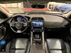 Grey Jaguar F-Pace 2020 in Vilnius, with an engine capacity of 2.00 L and mileage of 30 thousand km for 24990 €, photo 21 on AUTOMOTO.COM.LV