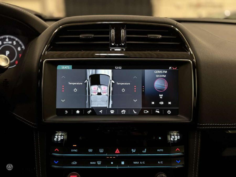 Grey Jaguar F-Pace 2020 in Vilnius, with an engine capacity of 2.00 L and mileage of 30 thousand km for 24990 €, photo 30 on AUTOMOTO.COM.LV