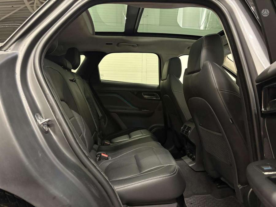 Grey Jaguar F-Pace 2020 in Vilnius, with an engine capacity of 2.00 L and mileage of 30 thousand km for 24990 €, photo 33 on AUTOMOTO.COM.LV