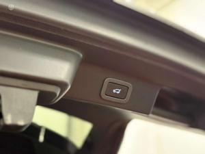 Grey Jaguar F-Pace 2020 in Vilnius, with an engine capacity of 2.00 L and mileage of 30 thousand km for 24990 €, photo 35 on AUTOMOTO.COM.LV