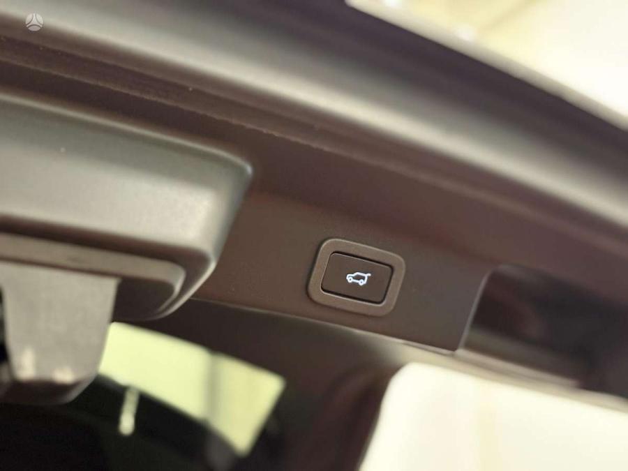 Grey Jaguar F-Pace 2020 in Vilnius, with an engine capacity of 2.00 L and mileage of 30 thousand km for 24990 €, photo 35 on AUTOMOTO.COM.LV