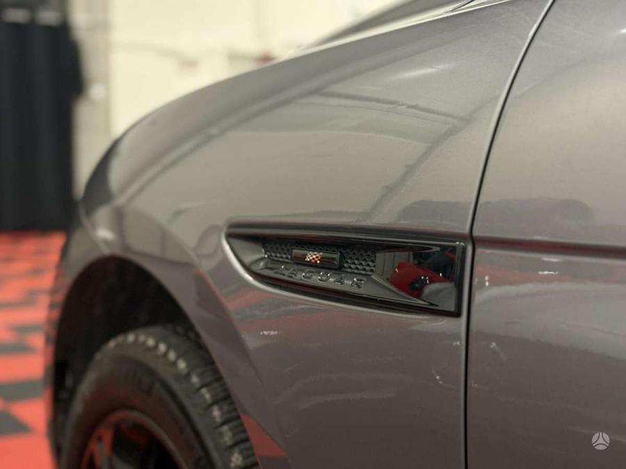 Grey Jaguar F-Pace 2020 in Vilnius, with an engine capacity of 2.00 L and mileage of 30 thousand km for 24790 €, photo 12 on AUTOMOTO.COM.LV