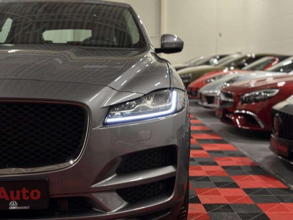Pelēks Jaguar F-Pace 2020 Viļņa, ar dzinēja tilpumu 2.00 L un nobraukumu 112 tūkst. km par 21490 €, foto 8 vietnē AUTOMOTO.COM.LV