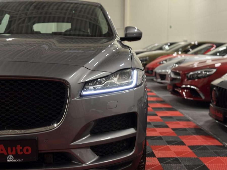 Pelēks Jaguar F-Pace 2020 Viļņa, ar dzinēja tilpumu 2.00 L un nobraukumu 112 tūkst. km par 21490 €, foto 8 vietnē AUTOMOTO.COM.LV