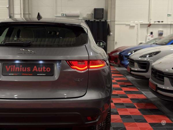 Pelēks Jaguar F-Pace 2020 Viļņa, ar dzinēja tilpumu 2.00 L un nobraukumu 112 tūkst. km par 21490 €, foto 9 vietnē AUTOMOTO.COM.LV