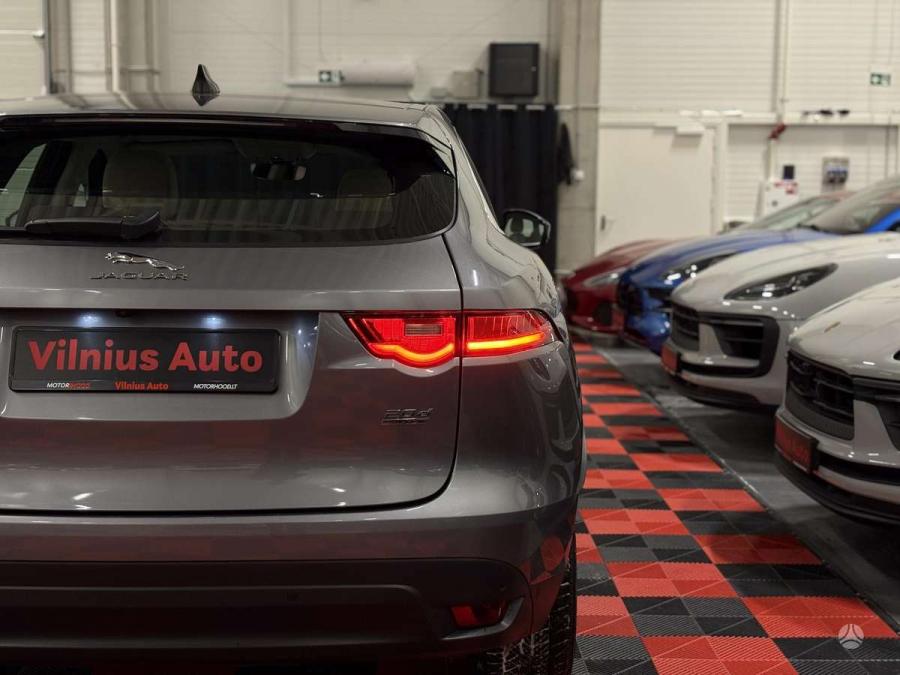 Pelēks Jaguar F-Pace 2020 Viļņa, ar dzinēja tilpumu 2.00 L un nobraukumu 112 tūkst. km par 21490 €, foto 9 vietnē AUTOMOTO.COM.LV