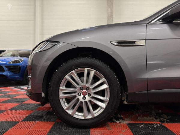 Pelēks Jaguar F-Pace 2020 Viļņa, ar dzinēja tilpumu 2.00 L un nobraukumu 112 tūkst. km par 21490 €, foto 10 vietnē AUTOMOTO.COM.LV
