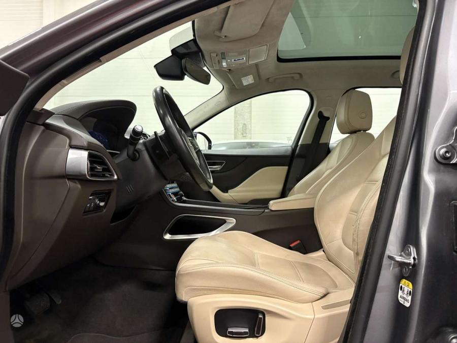 Pelēks Jaguar F-Pace 2020 Viļņa, ar dzinēja tilpumu 2.00 L un nobraukumu 112 tūkst. km par 21490 €, foto 13 vietnē AUTOMOTO.COM.LV