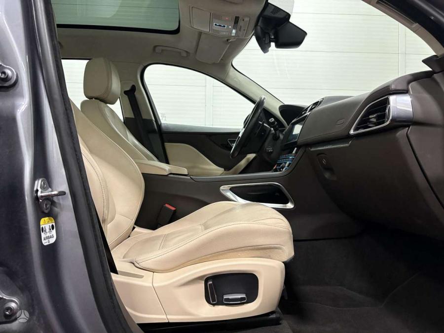 Pelēks Jaguar F-Pace 2020 Viļņa, ar dzinēja tilpumu 2.00 L un nobraukumu 112 tūkst. km par 21490 €, foto 16 vietnē AUTOMOTO.COM.LV