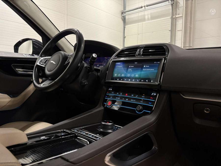 Pelēks Jaguar F-Pace 2020 Viļņa, ar dzinēja tilpumu 2.00 L un nobraukumu 112 tūkst. km par 21490 €, foto 17 vietnē AUTOMOTO.COM.LV