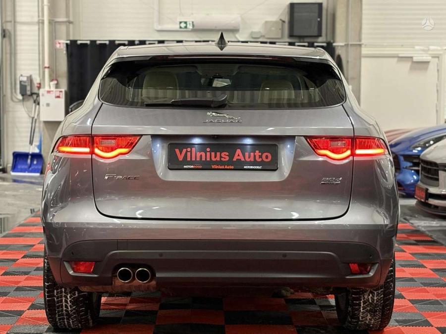 Pelēks Jaguar F-Pace 2020 Viļņa, ar dzinēja tilpumu 2.00 L un nobraukumu 112 tūkst. km par 21490 €, foto 6 vietnē AUTOMOTO.COM.LV