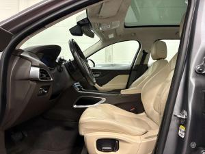 Pelēks Jaguar F-Pace 2020 Viļņa, ar dzinēja tilpumu 2.00 L un nobraukumu 112 tūkst. km par 21490 €, foto 13 vietnē AUTOMOTO.COM.LV