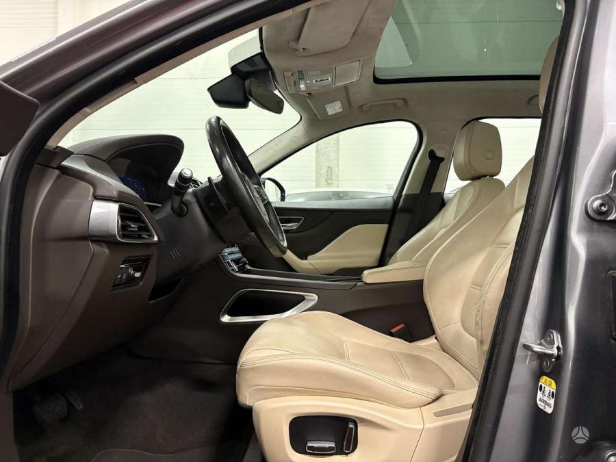 Pelēks Jaguar F-Pace 2020 Viļņa, ar dzinēja tilpumu 2.00 L un nobraukumu 112 tūkst. km par 21490 €, foto 13 vietnē AUTOMOTO.COM.LV