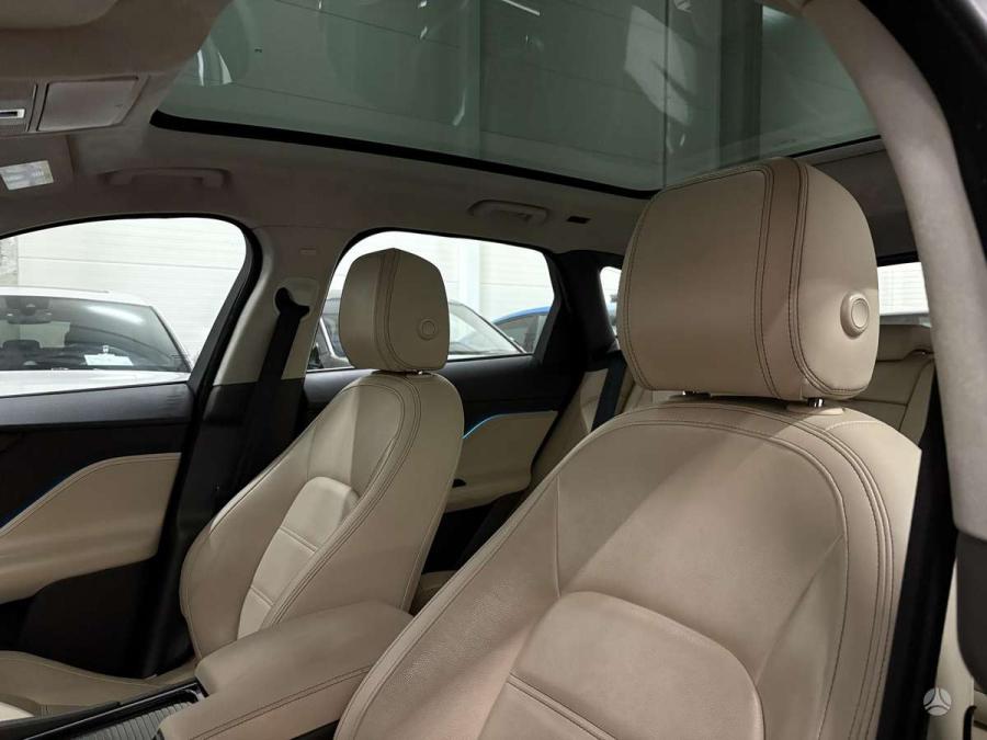Pelēks Jaguar F-Pace 2020 Viļņa, ar dzinēja tilpumu 2.00 L un nobraukumu 112 tūkst. km par 21490 €, foto 14 vietnē AUTOMOTO.COM.LV