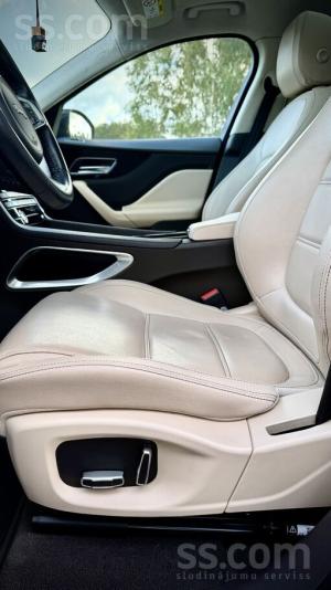 Grey Jaguar F-Pace 2020 in Riga, with an engine capacity of 2.00 L and mileage of 95 thousand km for 25000 €, photo 7 on AUTOMOTO.COM.LV