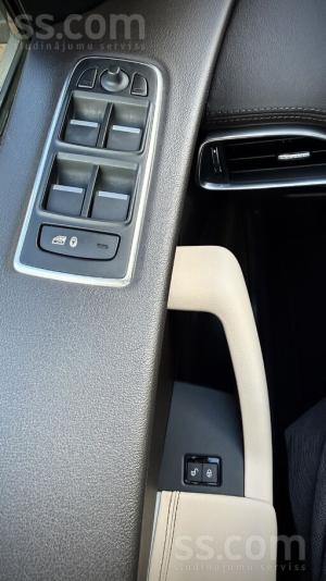 Grey Jaguar F-Pace 2020 in Riga, with an engine capacity of 2.00 L and mileage of 95 thousand km for 25000 €, photo 10 on AUTOMOTO.COM.LV