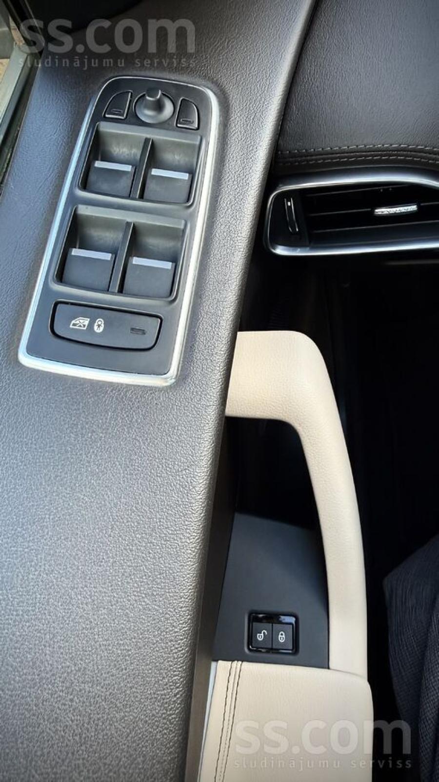 Grey Jaguar F-Pace 2020 in Riga, with an engine capacity of 2.00 L and mileage of 95 thousand km for 25000 €, photo 10 on AUTOMOTO.COM.LV
