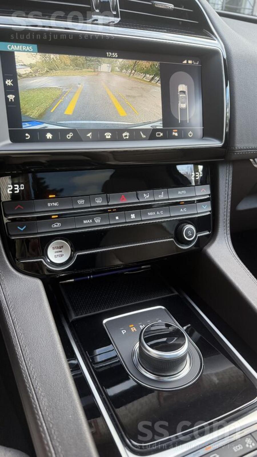 Grey Jaguar F-Pace 2020 in Riga, with an engine capacity of 2.00 L and mileage of 95 thousand km for 25000 €, photo 12 on AUTOMOTO.COM.LV