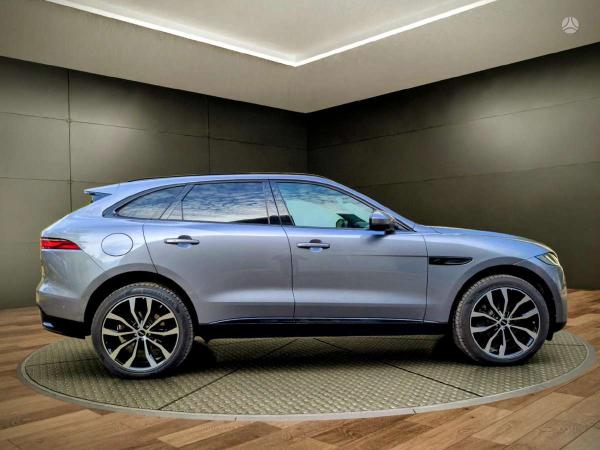 Grey Jaguar F-Pace 2021 in Tukums, with an engine capacity of 3.00 L and mileage of 108 thousand km for 35900 €, photo 6 on AUTOMOTO.COM.LV