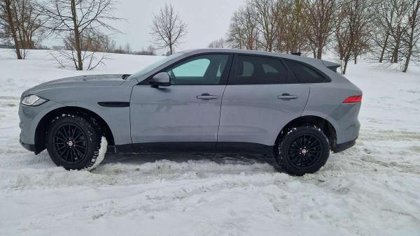 Grey Jaguar F-Pace 2021 in Siauliai, with an engine capacity of 2.00 L and mileage of 47 thousand km for 22000 €, photo 3 on AUTOMOTO.COM.LV