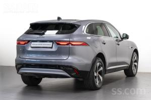 Grey Jaguar F-Pace 2021 in Riga, with an engine capacity of 2.00 L and mileage of 83 thousand km for 28500 €, photo 5 on AUTOMOTO.COM.LV