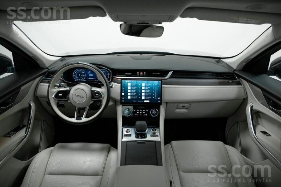Grey Jaguar F-Pace 2021 in Riga, with an engine capacity of 2.00 L and mileage of 83 thousand km for 28500 €, photo 9 on AUTOMOTO.COM.LV