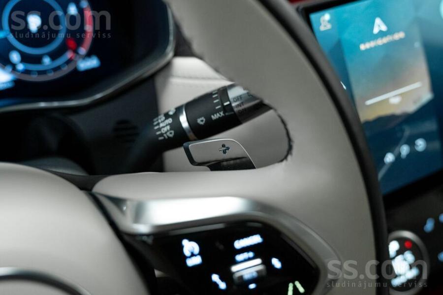 Grey Jaguar F-Pace 2021 in Riga, with an engine capacity of 2.00 L and mileage of 83 thousand km for 28500 €, photo 18 on AUTOMOTO.COM.LV