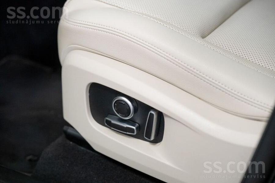 Grey Jaguar F-Pace 2021 in Riga, with an engine capacity of 2.00 L and mileage of 83 thousand km for 28500 €, photo 24 on AUTOMOTO.COM.LV