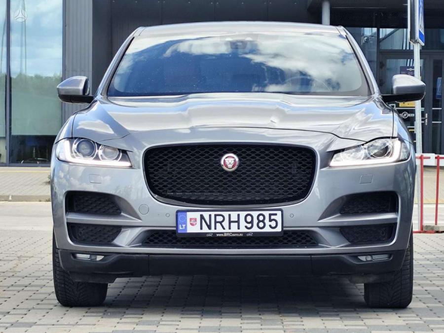 Pelēks Jaguar F-Pace 2021 Šauļi, ar dzinēja tilpumu 2.00 L un nobraukumu 50 tūkst. km par 17000 €, foto 3 vietnē AUTOMOTO.COM.LV