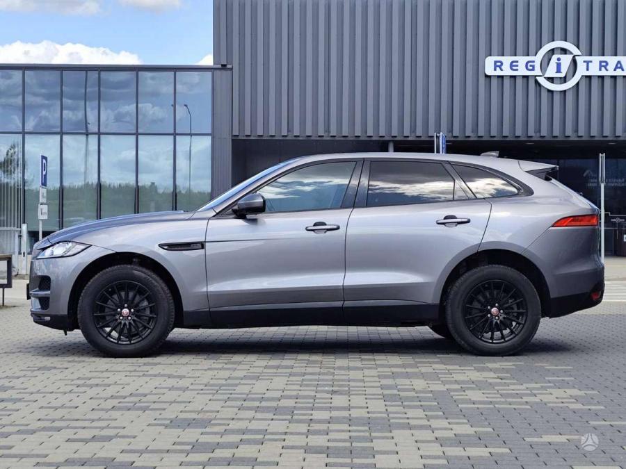 Pelēks Jaguar F-Pace 2021 Šauļi, ar dzinēja tilpumu 2.00 L un nobraukumu 50 tūkst. km par 17000 €, foto 5 vietnē AUTOMOTO.COM.LV