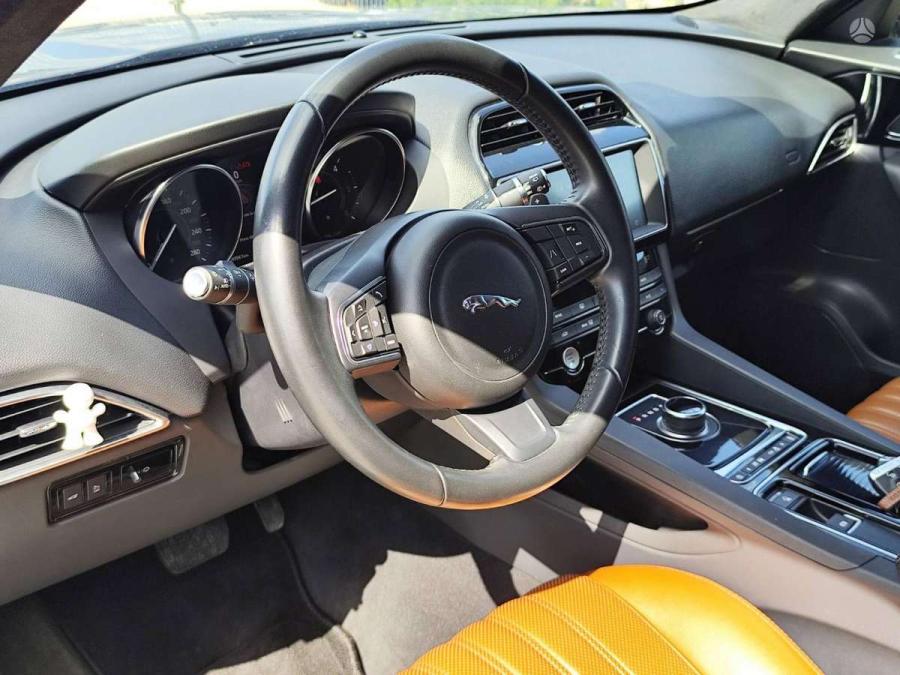 Pelēks Jaguar F-Pace 2021 Šauļi, ar dzinēja tilpumu 2.00 L un nobraukumu 50 tūkst. km par 17000 €, foto 12 vietnē AUTOMOTO.COM.LV