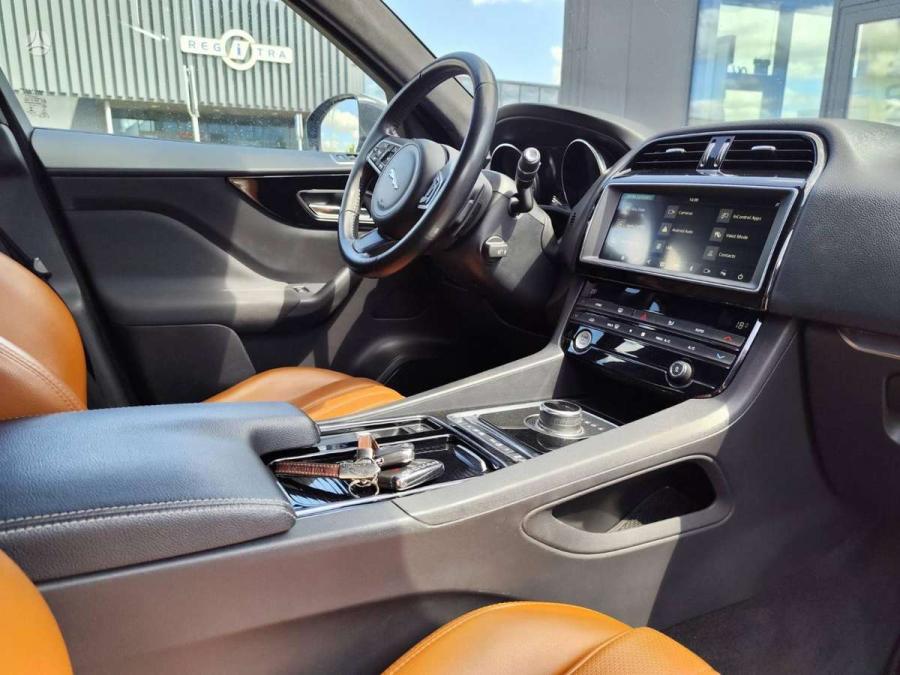 Pelēks Jaguar F-Pace 2021 Šauļi, ar dzinēja tilpumu 2.00 L un nobraukumu 50 tūkst. km par 17000 €, foto 20 vietnē AUTOMOTO.COM.LV