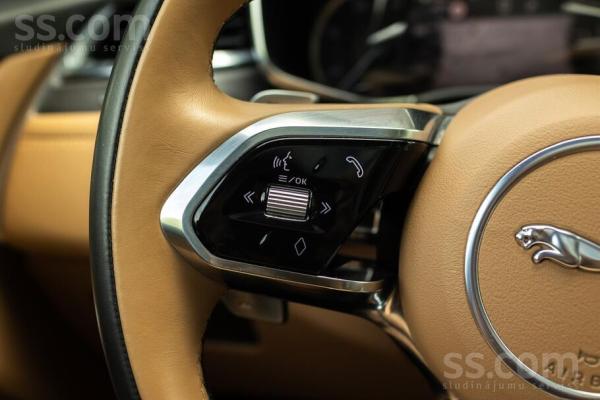 Grey Jaguar F-Pace 2022 in Riga, with an engine capacity of 2.00 L and mileage of 83 thousand km for 35000 €, photo 11 on AUTOMOTO.COM.LV