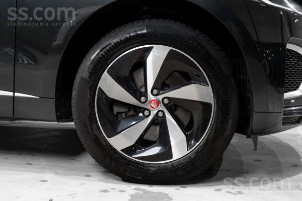 Grey Jaguar F-Pace 2022 in Riga, with an engine capacity of 2.00 L and mileage of 145 thousand km for 28900 €, photo 7 on AUTOMOTO.COM.LV