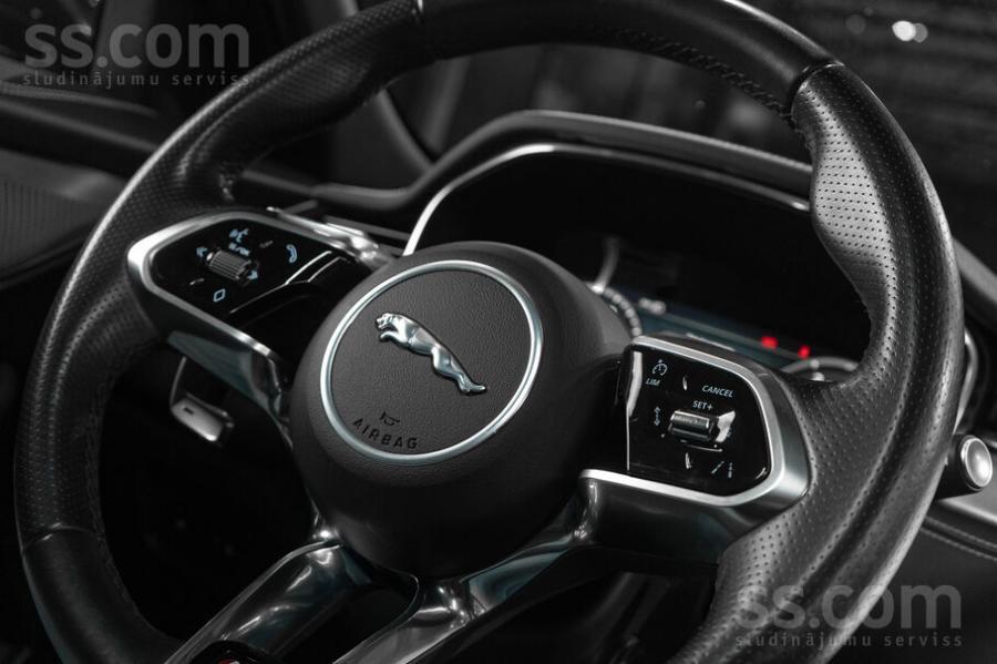 Pelēks Jaguar F-Pace 2022 Rīga, ar dzinēja tilpumu 2.00 L un nobraukumu 145 tūkst. km par 28900 €, foto 9 vietnē AUTOMOTO.COM.LV