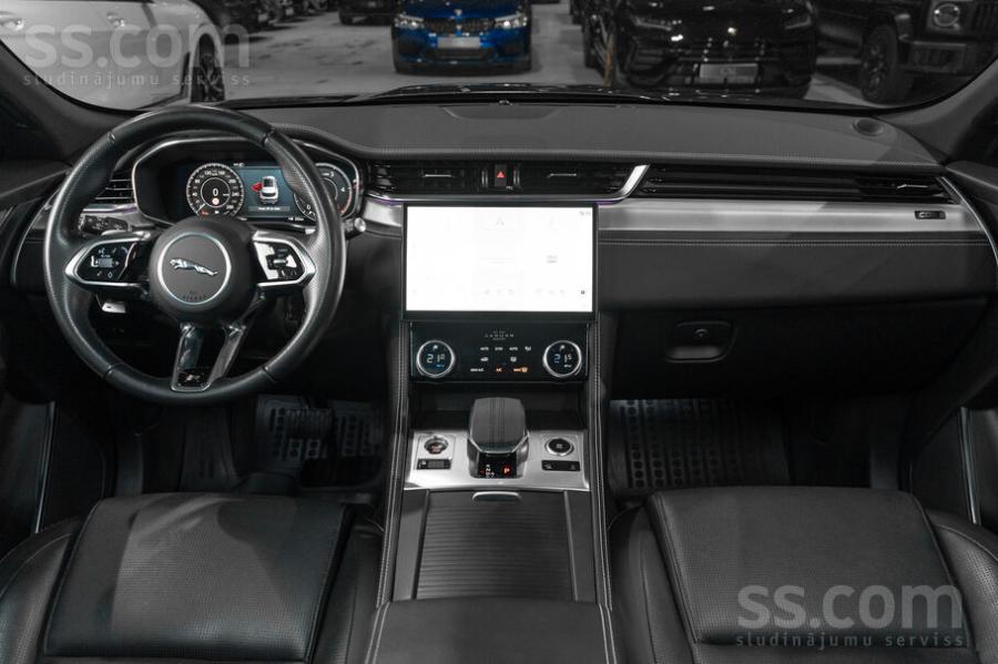 Pelēks Jaguar F-Pace 2022 Rīga, ar dzinēja tilpumu 2.00 L un nobraukumu 145 tūkst. km par 28900 €, foto 14 vietnē AUTOMOTO.COM.LV