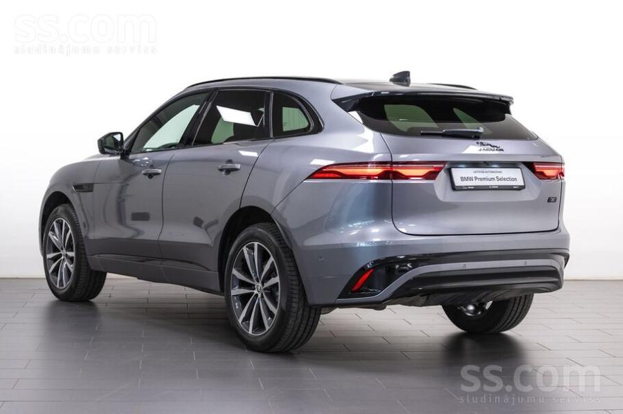 Grey Jaguar F-Pace 2024 in Riga, with an engine capacity of 2.00 L and mileage of 17 thousand km for 42500 €, photo 4 on AUTOMOTO.COM.LV