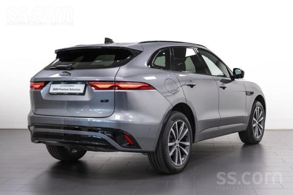 Pelēks Jaguar F-Pace 2024 Rīga, ar dzinēja tilpumu 2.00 L un nobraukumu 17 tūkst. km par 42500 €, foto 4 vietnē AUTOMOTO.COM.LV