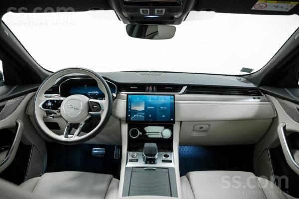 Pelēks Jaguar F-Pace 2024 Rīga, ar dzinēja tilpumu 2.00 L un nobraukumu 17 tūkst. km par 42500 €, foto 8 vietnē AUTOMOTO.COM.LV