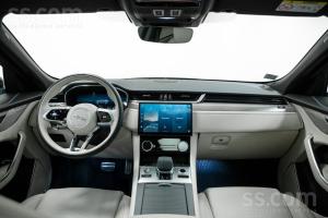 Grey Jaguar F-Pace 2024 in Riga, with an engine capacity of 2.00 L and mileage of 17 thousand km for 42500 €, photo 9 on AUTOMOTO.COM.LV