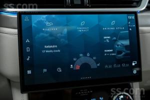 Grey Jaguar F-Pace 2024 in Riga, with an engine capacity of 2.00 L and mileage of 17 thousand km for 42500 €, photo 10 on AUTOMOTO.COM.LV