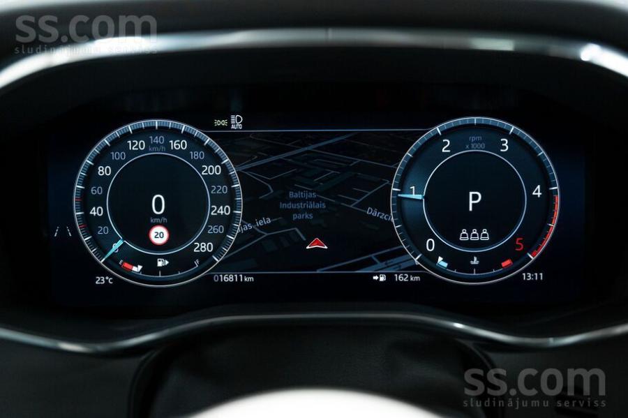Grey Jaguar F-Pace 2024 in Riga, with an engine capacity of 2.00 L and mileage of 17 thousand km for 42500 €, photo 13 on AUTOMOTO.COM.LV