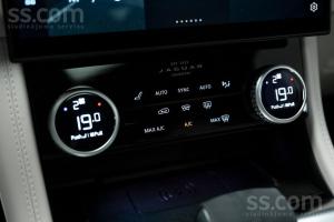 Grey Jaguar F-Pace 2024 in Riga, with an engine capacity of 2.00 L and mileage of 17 thousand km for 42500 €, photo 20 on AUTOMOTO.COM.LV