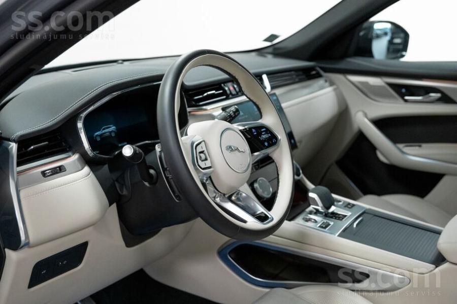 Grey Jaguar F-Pace 2024 in Riga, with an engine capacity of 2.00 L and mileage of 17 thousand km for 42500 €, photo 25 on AUTOMOTO.COM.LV